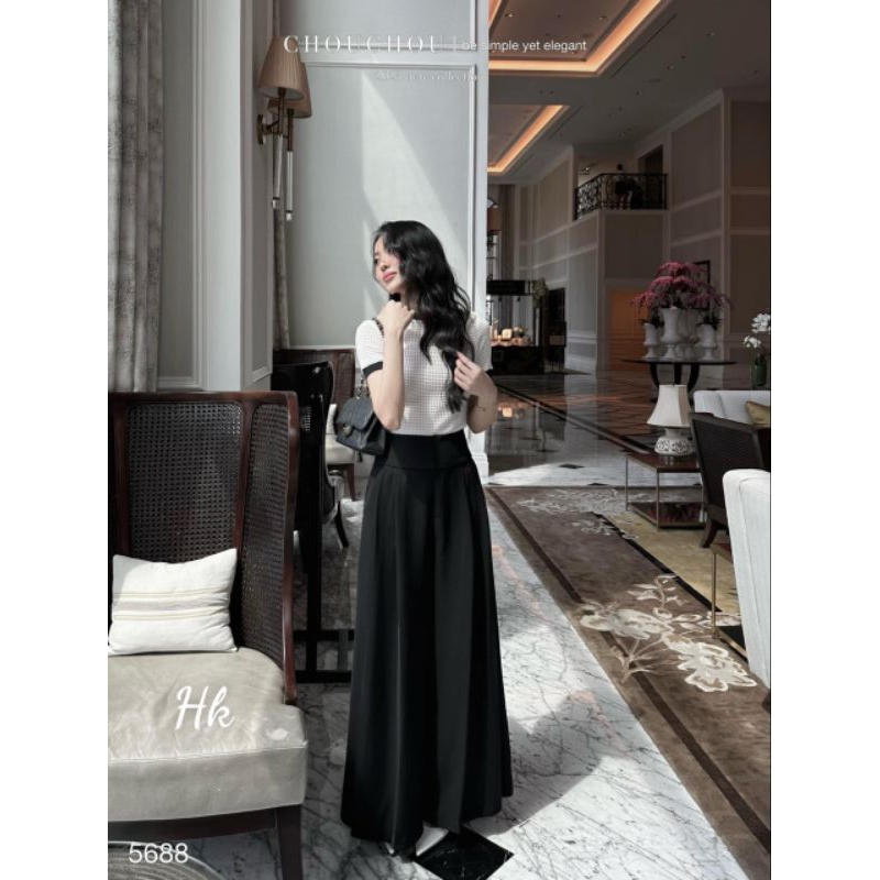 Simple but very flattering round neck bodysuit and wide leg pants set ...