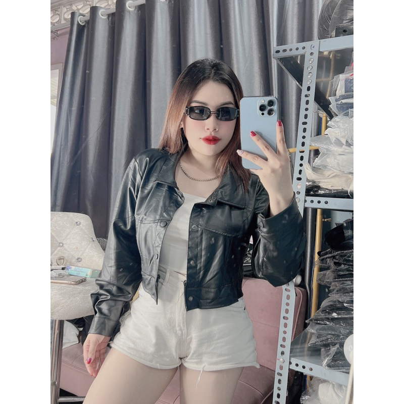 I'm back to wear a buttoned crop top leather jacket, I'll take a real ...