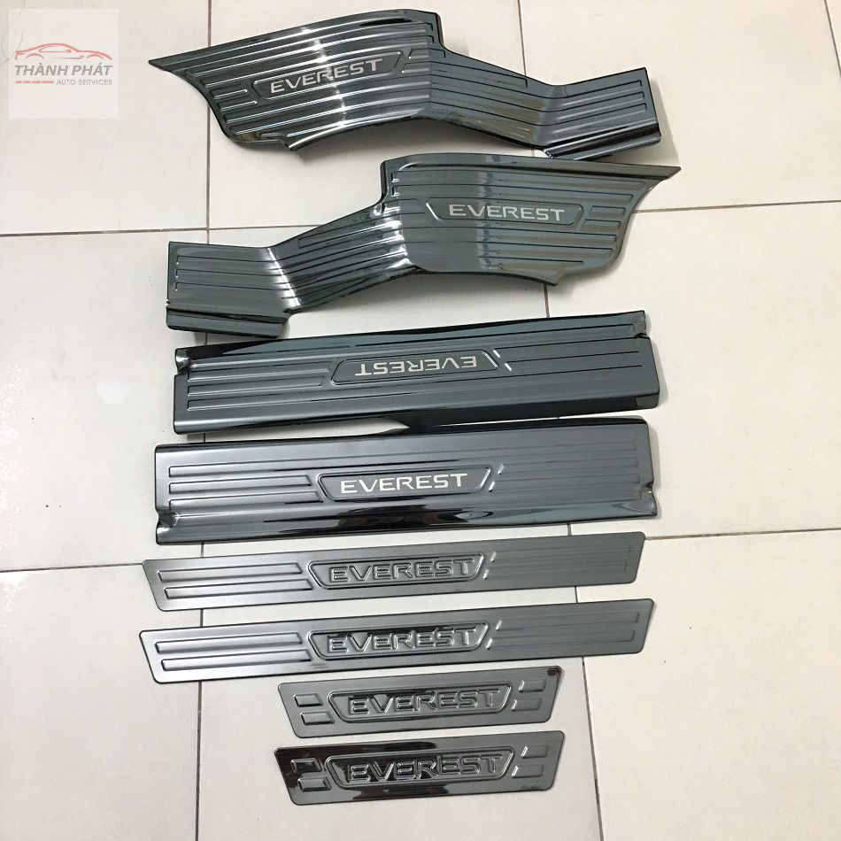 Ford Everest 2022-2025 Premium Titanium Door Step Covers and Footsteps ...