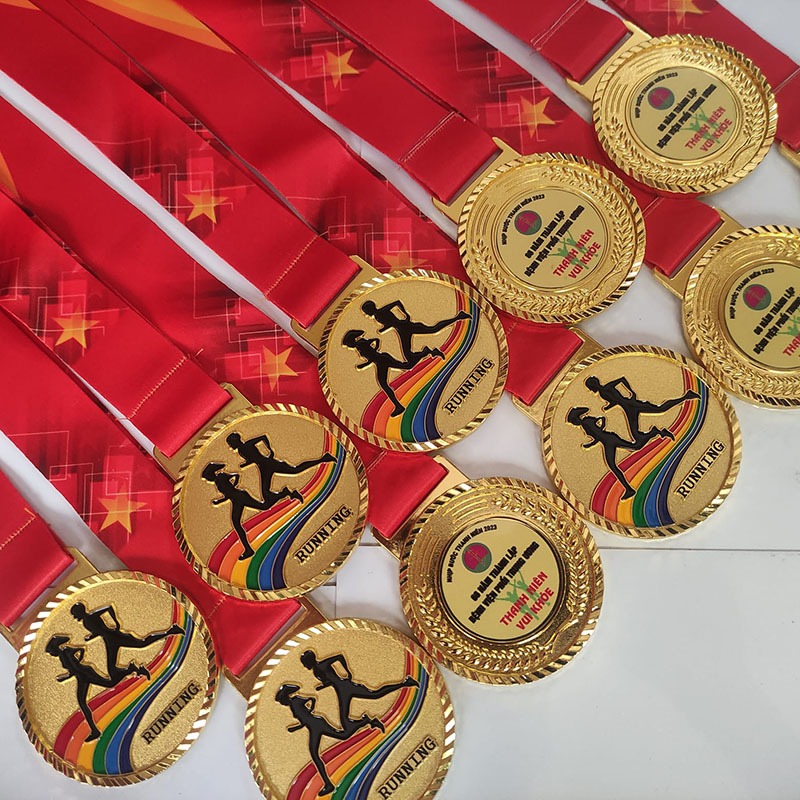 Running medal with red string and yellow star, metal sports medal ...