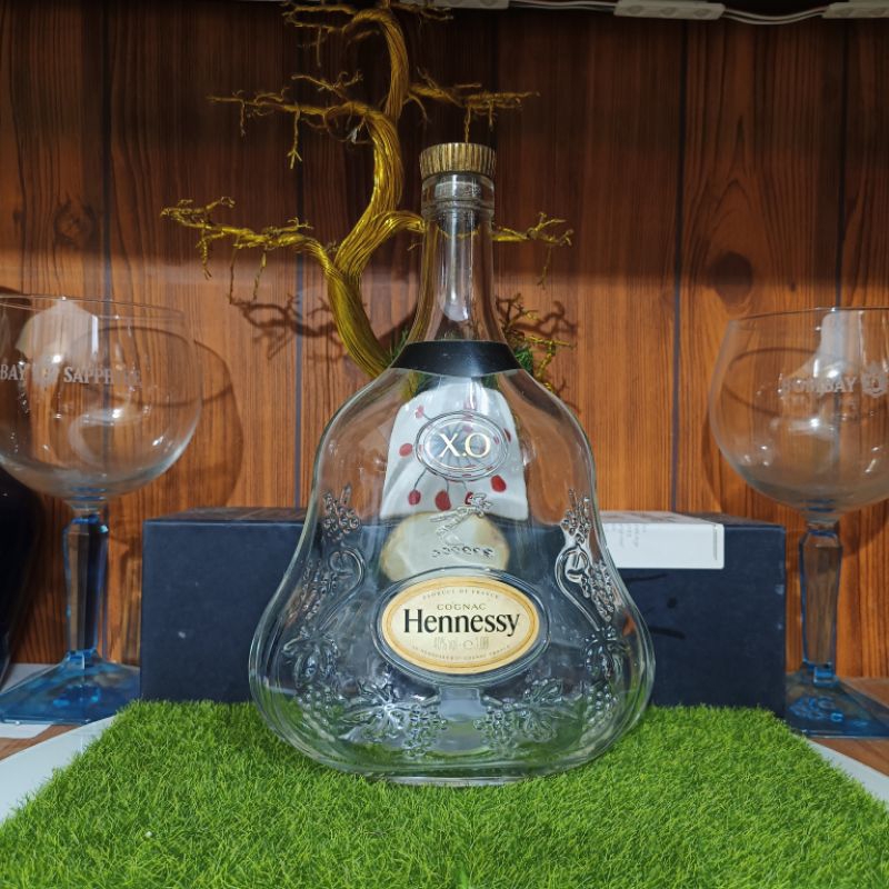 Hennessy XO 1L foreign wine bottle Made in France with grape shape on ...