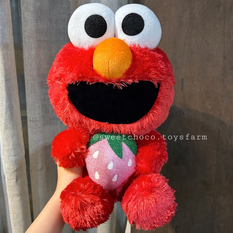 ELMO Hugging Strawberries (SESAME STREET) | Shopee Philippines