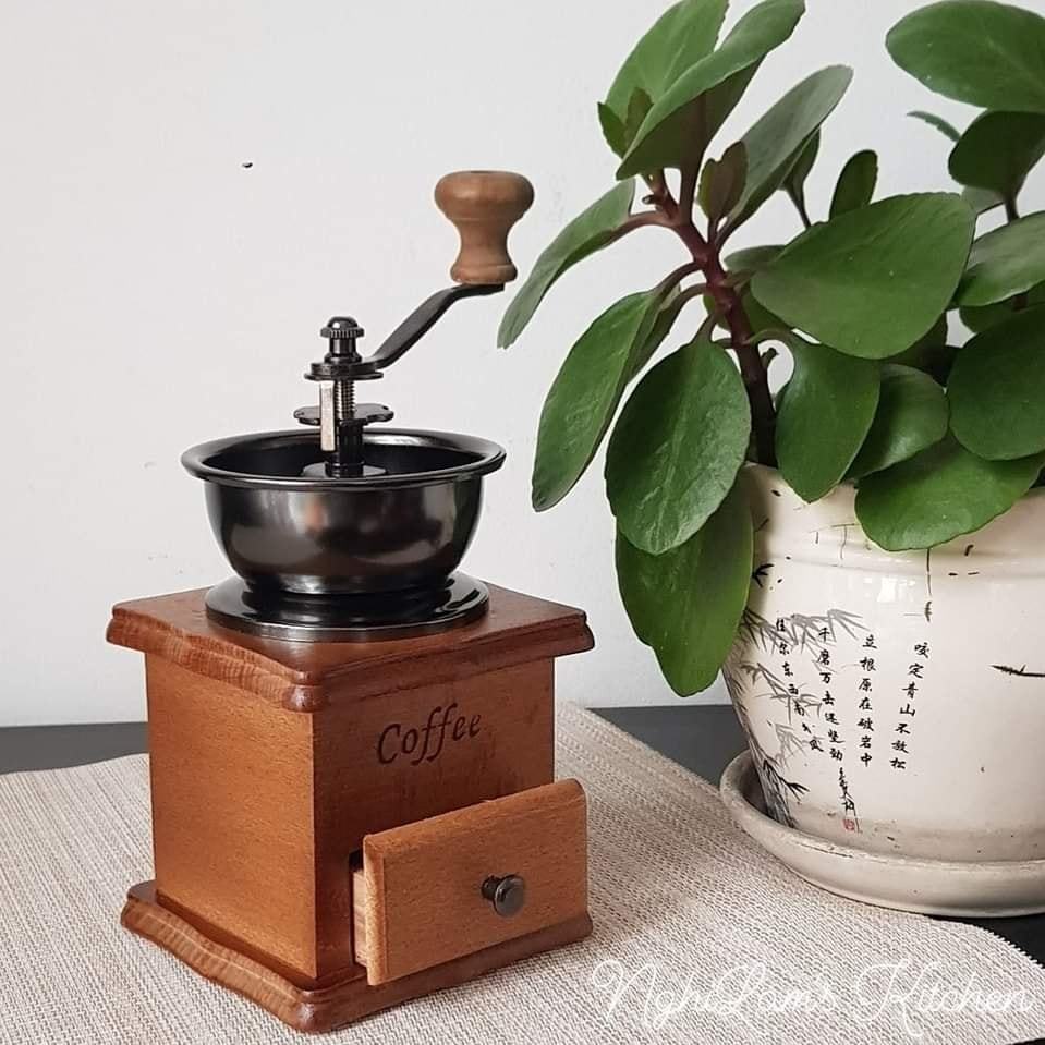 Hand-crank grain mill with ceramic blade (classic landscape) | Shopee ...