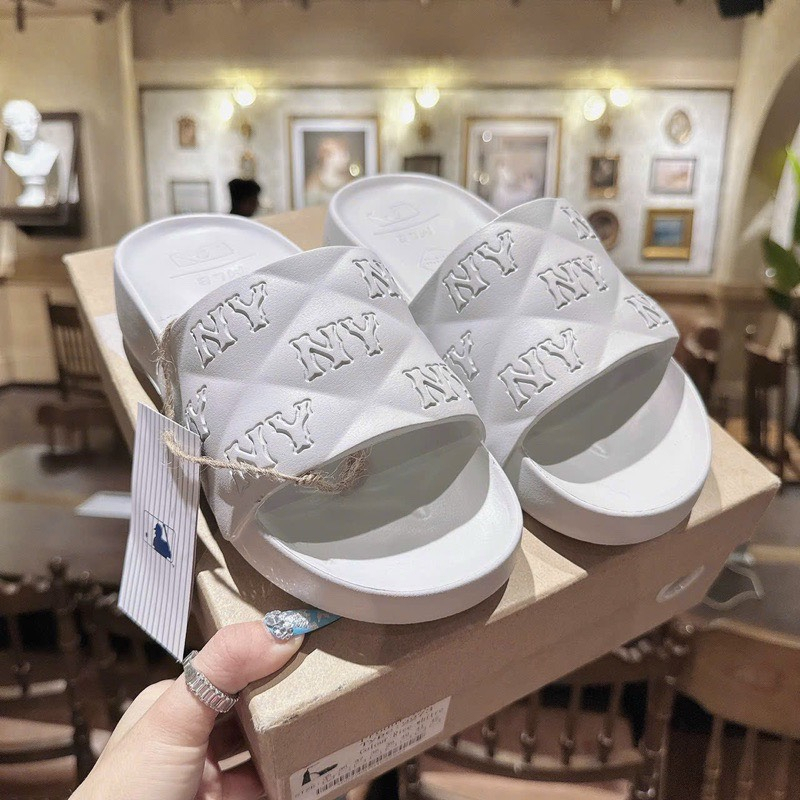 Mlb NY Chunky sandals for men and women, sandals with embossed logo in ...