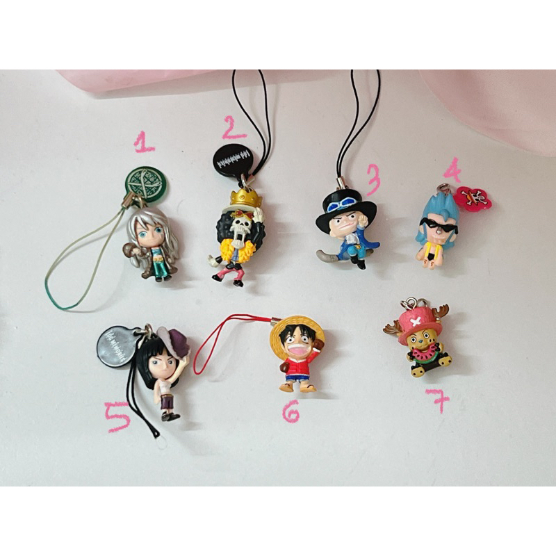 Onepiece Character Keychains Of Pirate King Luffy, Chopper, Nami, Robin ...