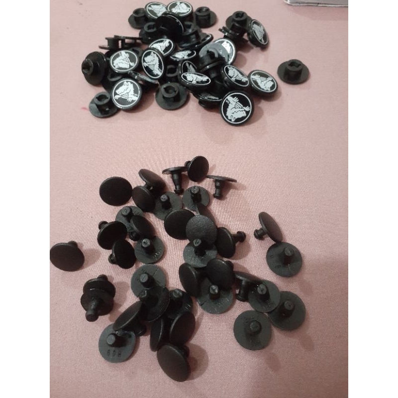 4 pins (attach 1 pair of sandals) with standard crocs straps in black ...