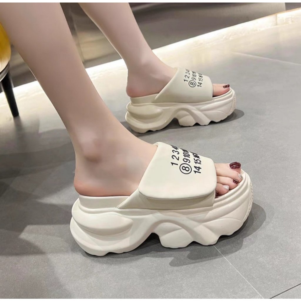 Bm SLIPPERS WITH HORIZONTAL STRAPS PRINTED WITH HIGH QUALITY PRODUCT ...