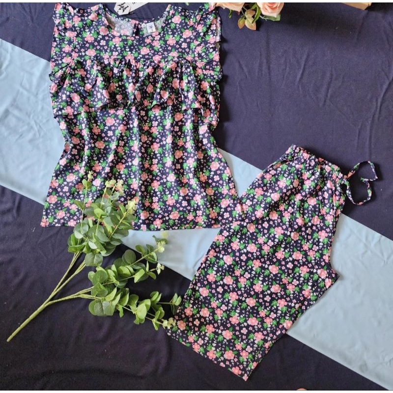 Middle-high-high-sleeved home wear with ruffled chest pants with 2 ...