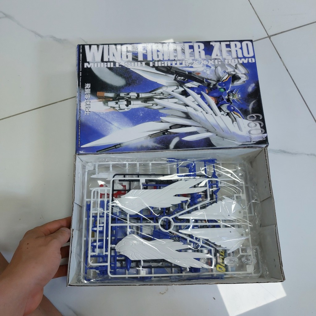 Assembly Model HG 1 / 144 WING FIGHTER ZERO Gundam - Included base ...