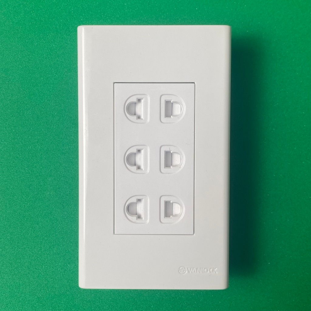 2-pin 16A Tri-Pin Socket With Sino Screen S18CC Series - S18CCU3 ...