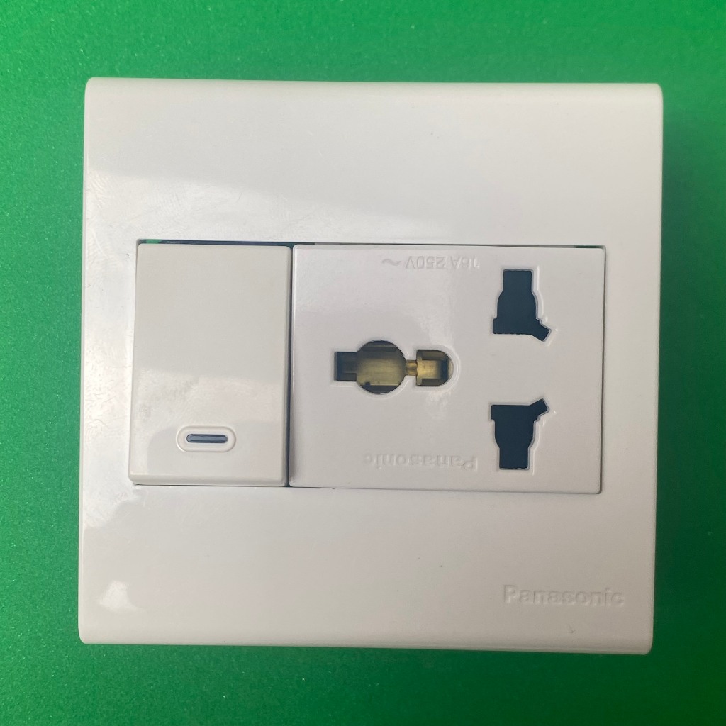 Panasonic Multi-Purpose Socket + 16A Square 1-Way Switch with Screen ...