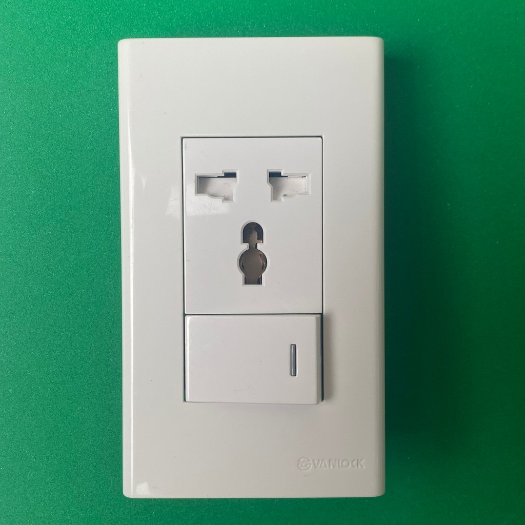 Multifunctional Socket + 16A 1-Way Switch with Sino Screen S18CC Series ...