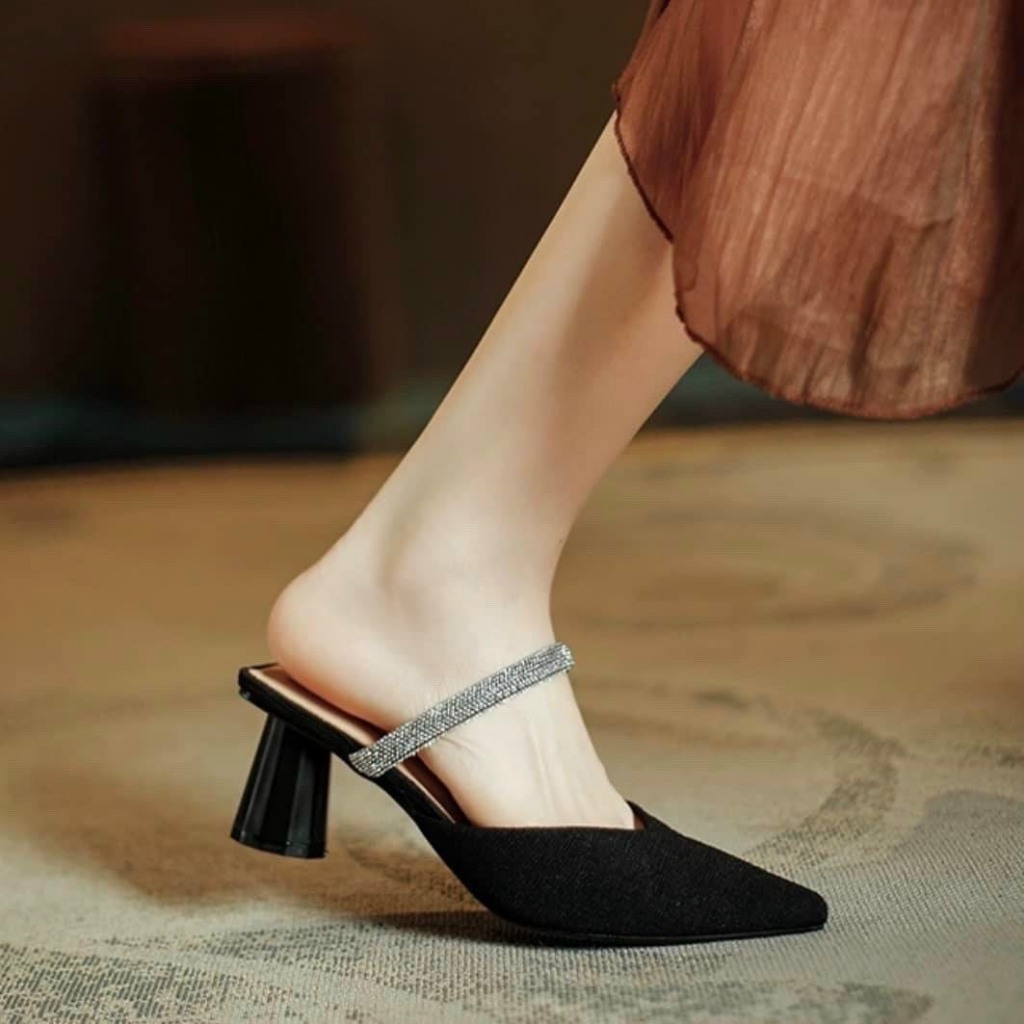 5m high slippers with scratched silk and stone straps, luxurious 2024 ...