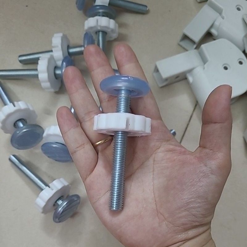 Rotating Screws Door bars, stair railings without drilling | Shopee ...