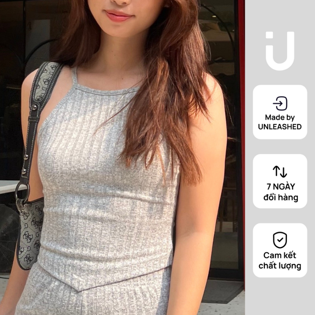 V-neck halter neck top made of thin wool that hugs the figure ...