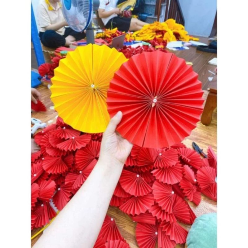 Round paper fan with pearls to decorate the tower of fortune, day gift ...