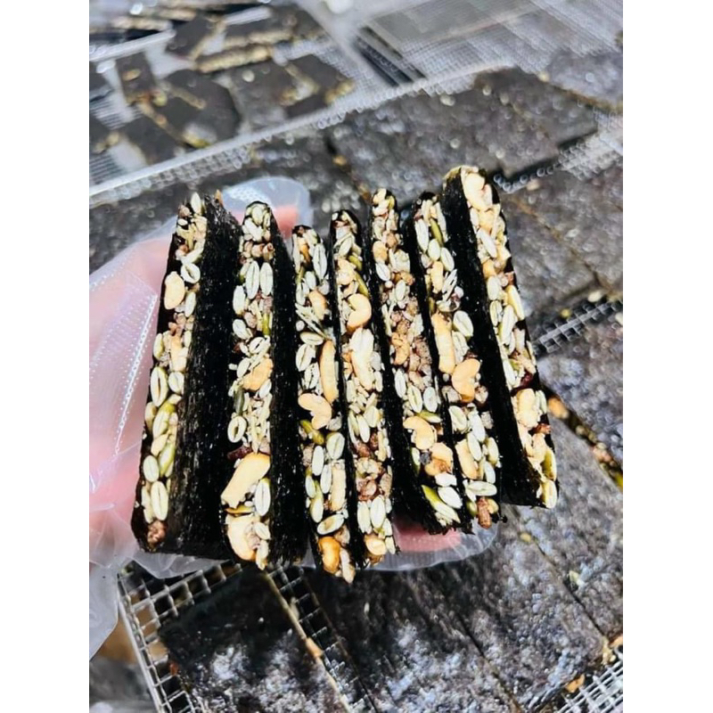 Seaweed cake sandwiched with nutritious seeds (big bar, delicious seeds ...