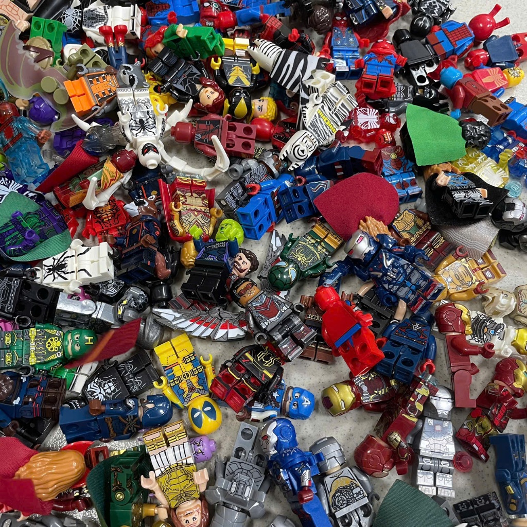 Random Superhero Minifigures Assembly Toy, Marvel & DC Superman ...