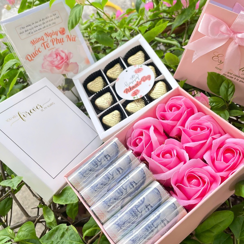 Meaningful 8/3 gift set (1 box of money + 1 box of chocolate + card ...