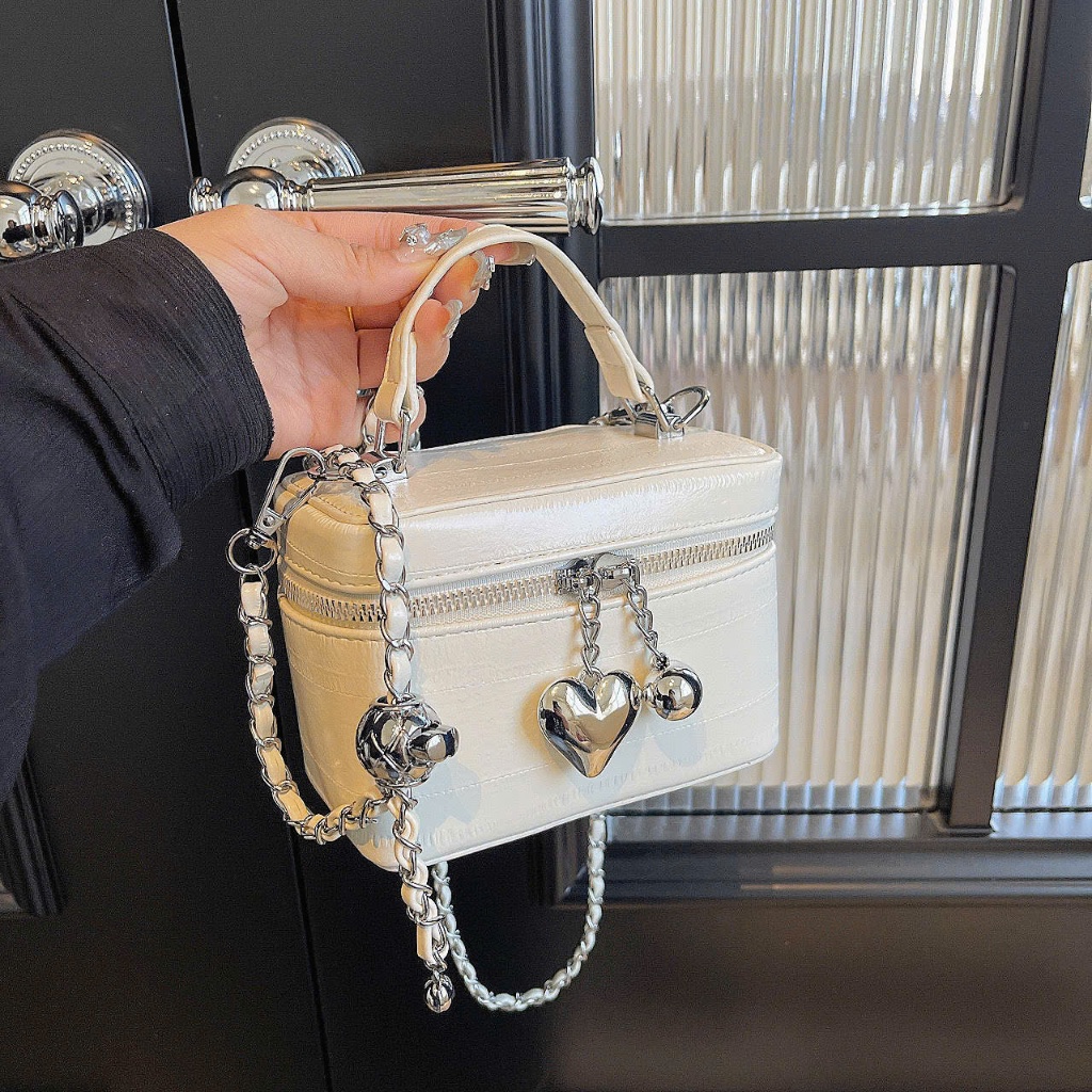 QC heart lock lady's bag, easy to mix and match | Shopee Philippines