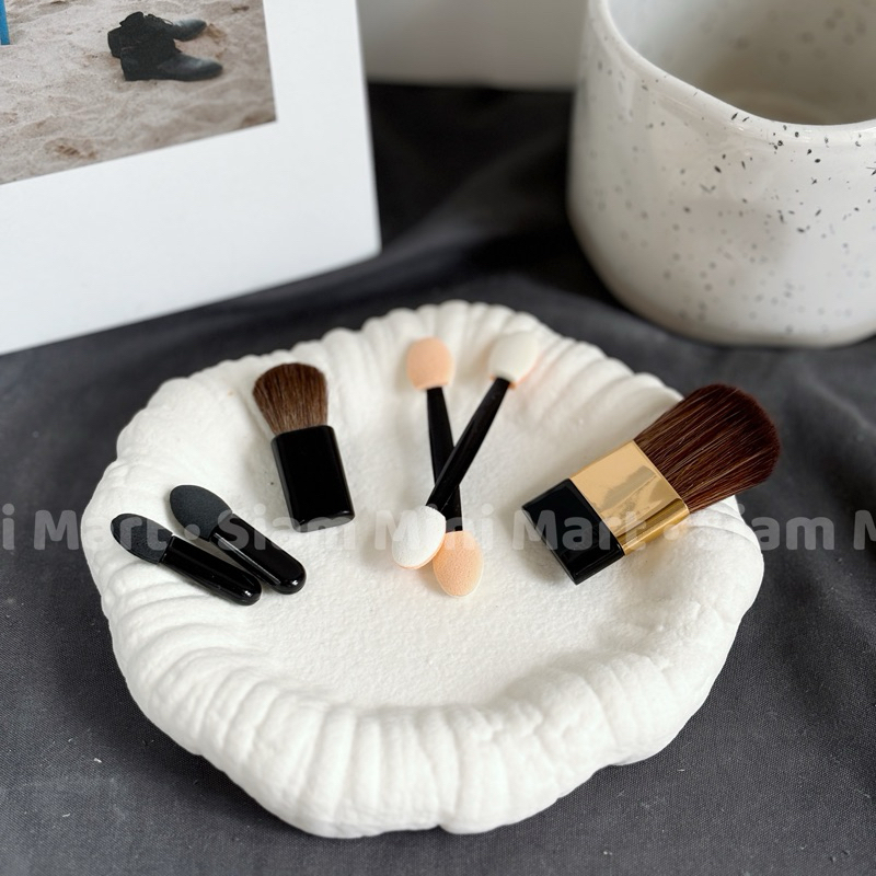 Collection of all kinds of mini brushes (with eyes/cheek brushes/mini ...