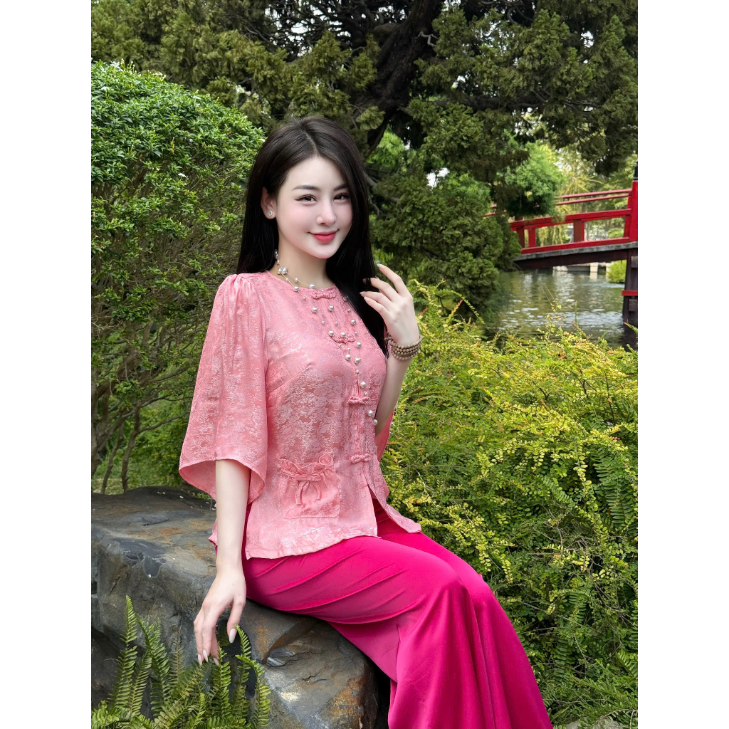 Pagoda clothes with money bags and buttons CNY are luxurious and ...