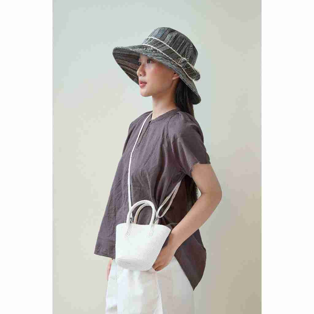 Aup - V-shaped Mini Handbag Made of Sedge Material - Stylish Bag ...