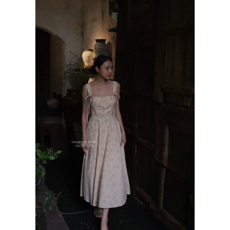 Vanilla Dress - Feminine Floral Linen Dress with Bust (original photo ...