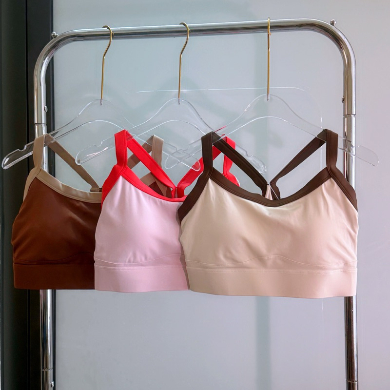 Sports bra with built-in foam clasp, striking contrasting color ...