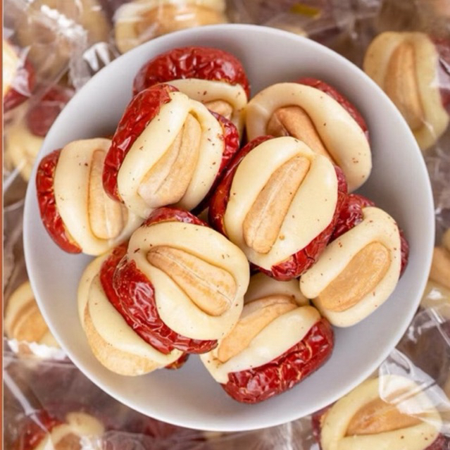 Red Apples with Camel Milk and Cashew Nuts, Soft and Delicious, 1 Bag ...