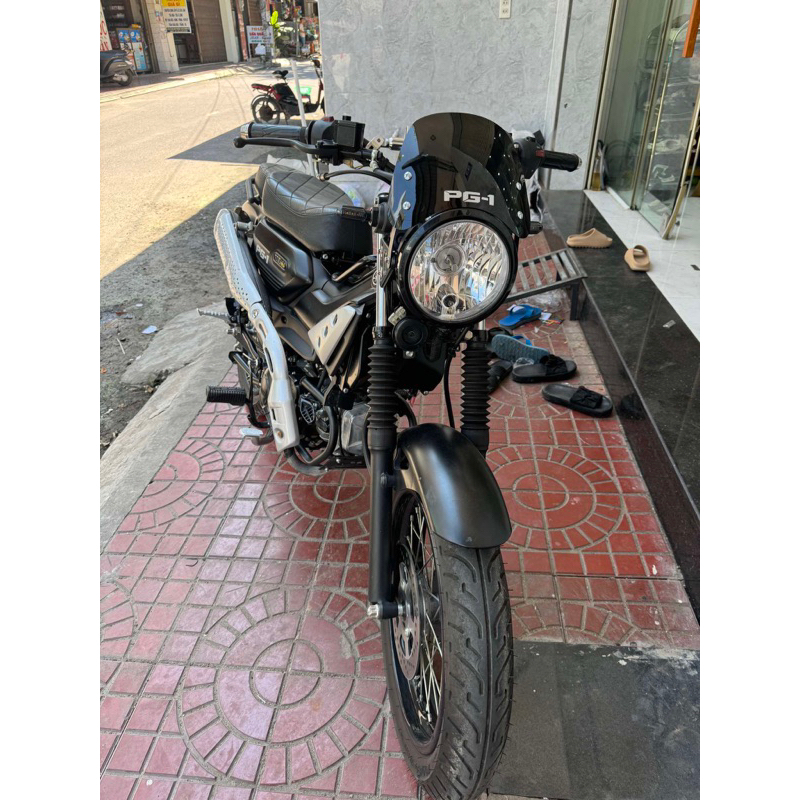 M130 Windshield (CODE) mounted on many motorbike models PG1, Xsr, Husky ...