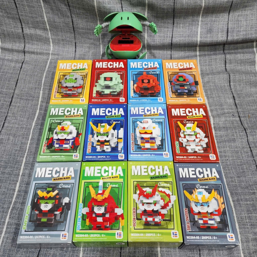 Cute Building Block Mecha assembly model with many different codes ...