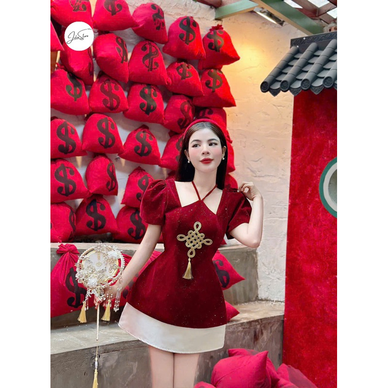 SA Set design of red velvet shirt with sequins, halter neck, puffed ...
