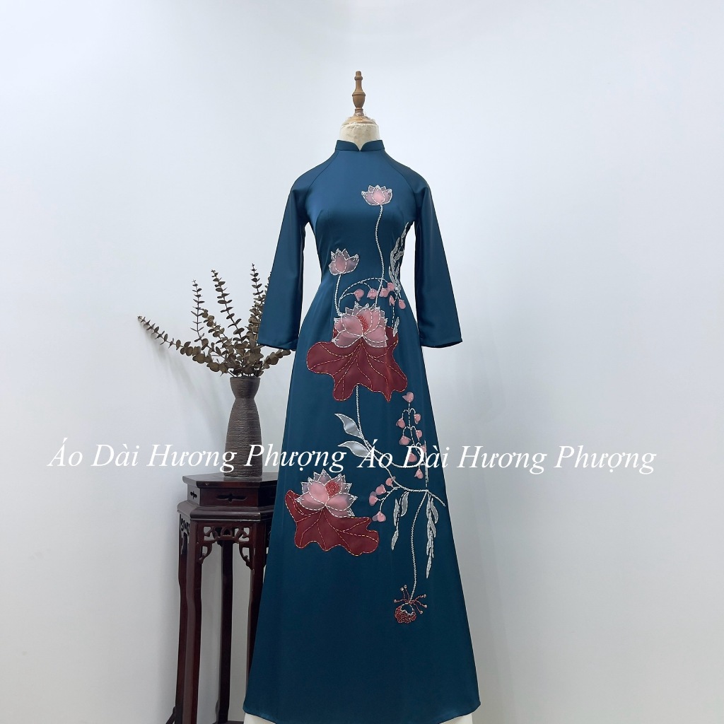 Ao Dai Huong Phuong, beautiful, high-quality Queen silk with handmade lotus flowers for mothers ...