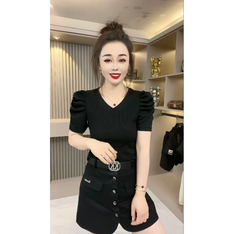 Puff-sleeved turtleneck shirt with heart-neck design creates a slim ...