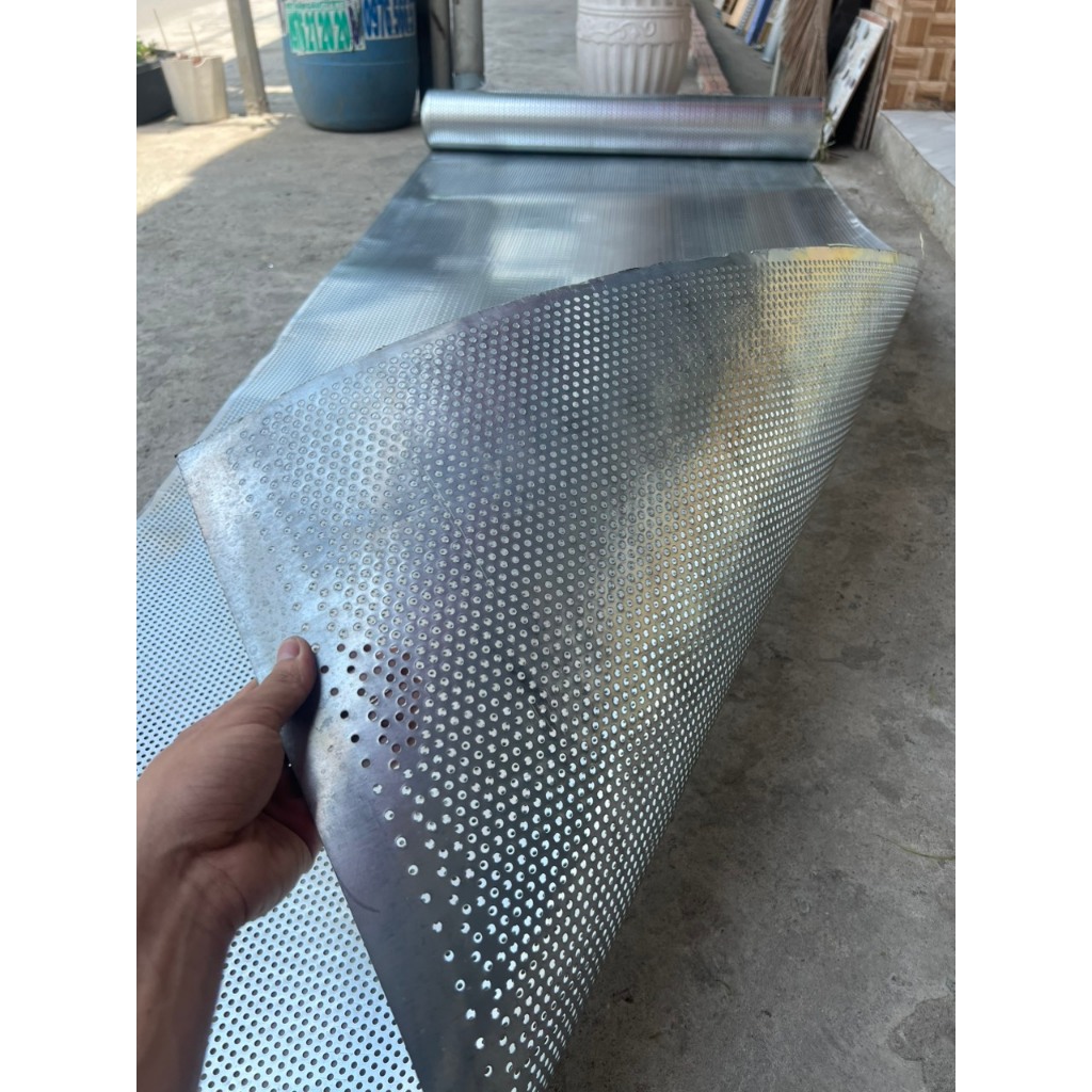 (1m High x 1m long) Round galvanized perforated sheet for pet cages and ...