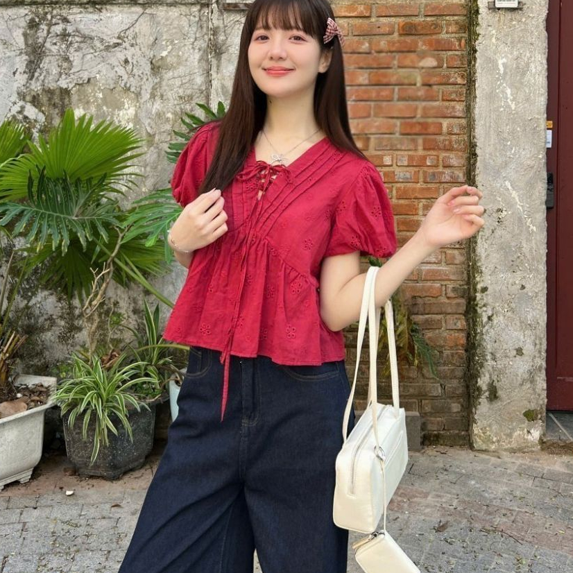 Babydoll shirt with turtleneck collar and puffed sleeves with little ...