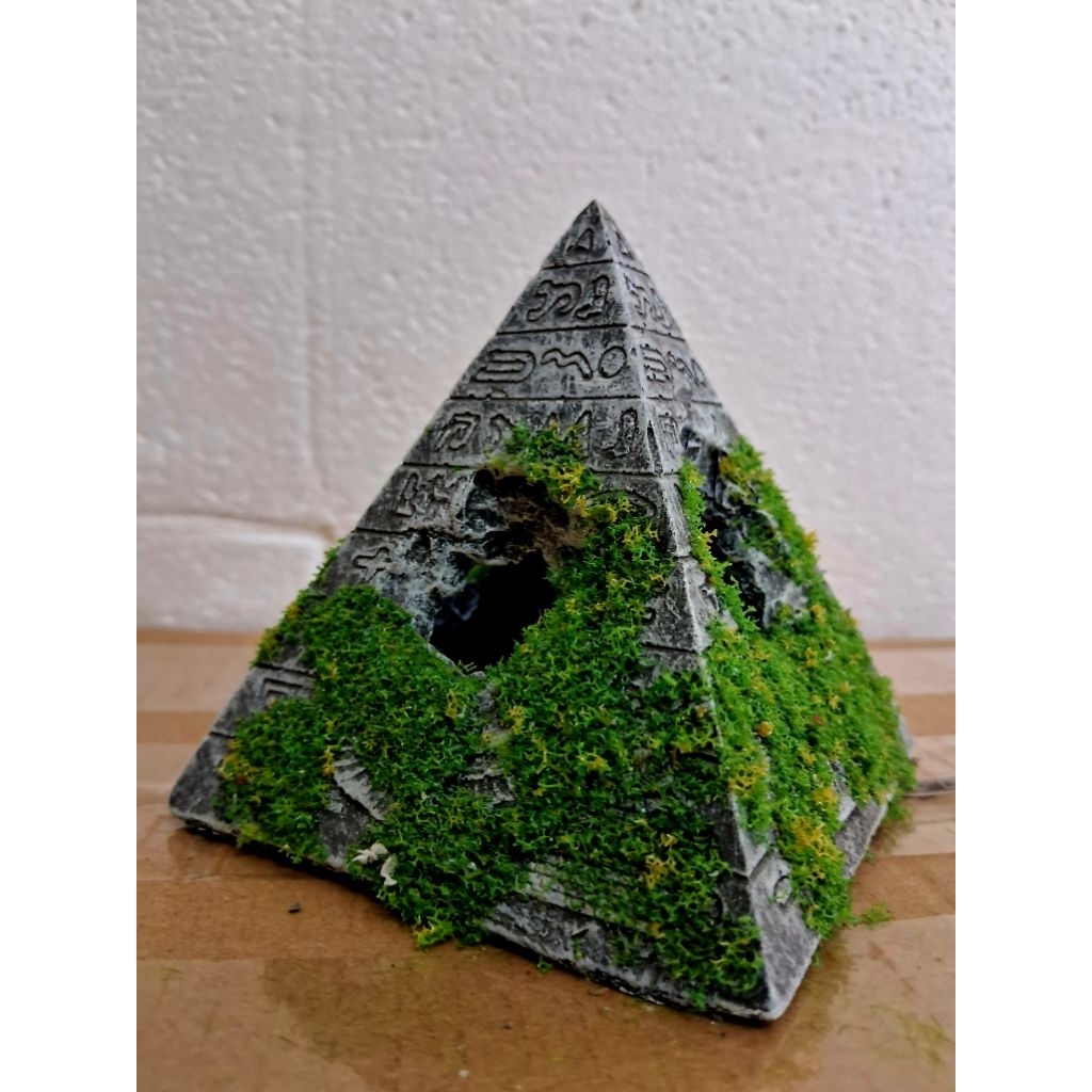 Pouring Pyramid Slingshott - decoration for setting up aquatic ...