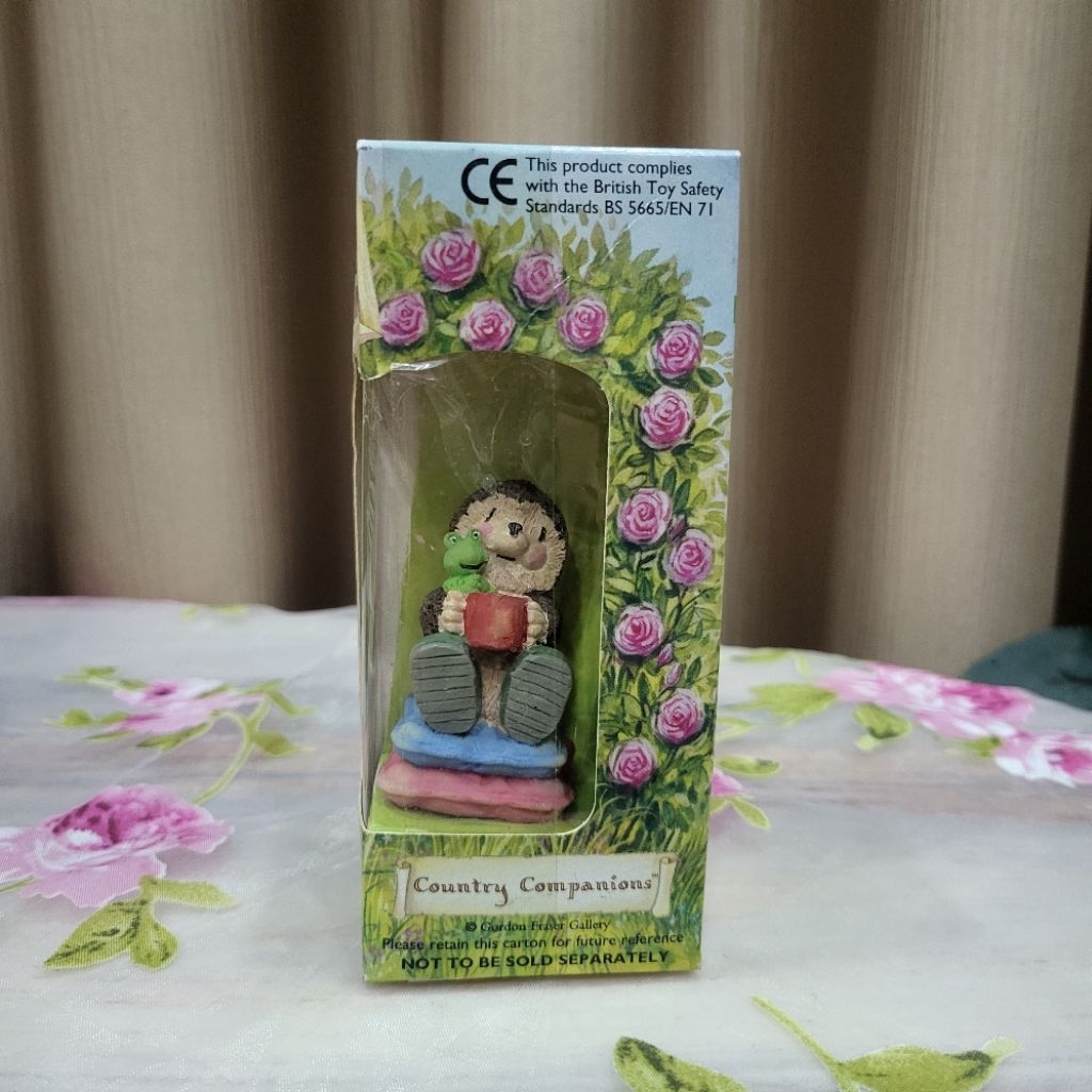 Classic Gordon Fraser Country Companion mini hedgehog statue with frog ...