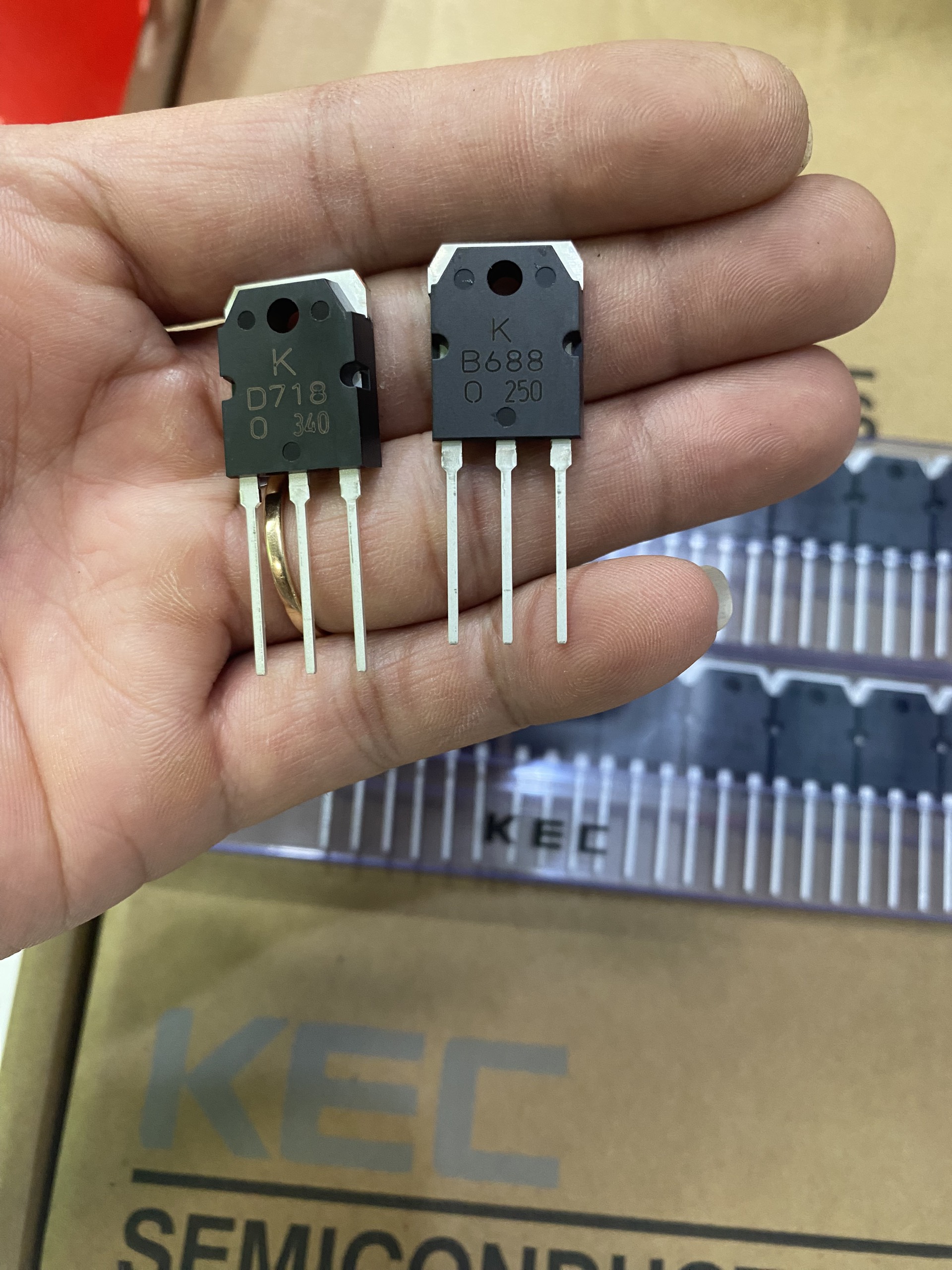 D718 - B688 transistor KEC Combo of 50 NIKEN-plated copper backs - new ...