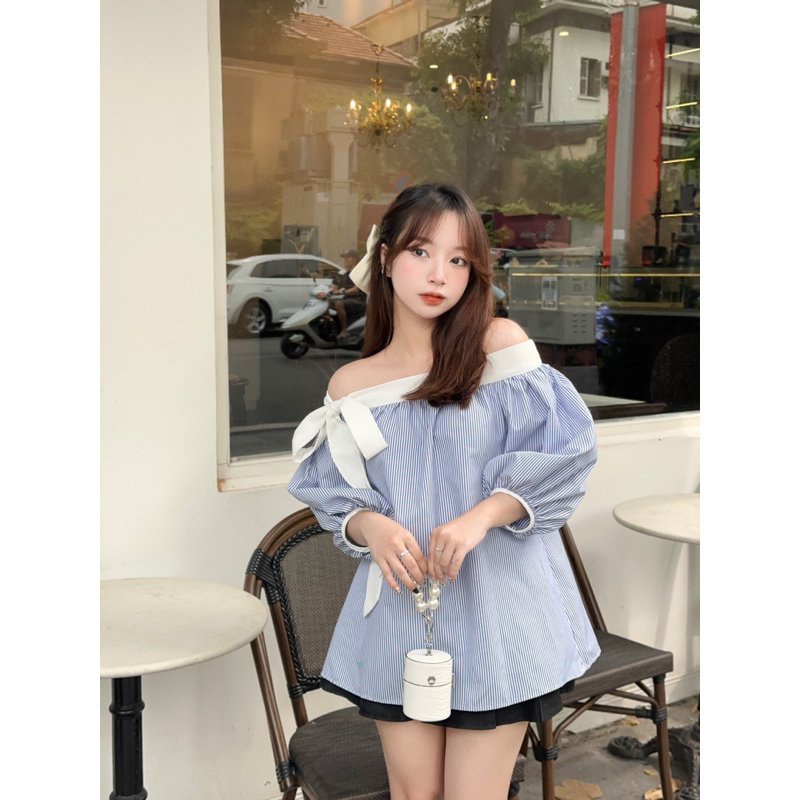 Off-the-shoulder shirt, blue lady's off-the-shoulder shirt with puffed ...