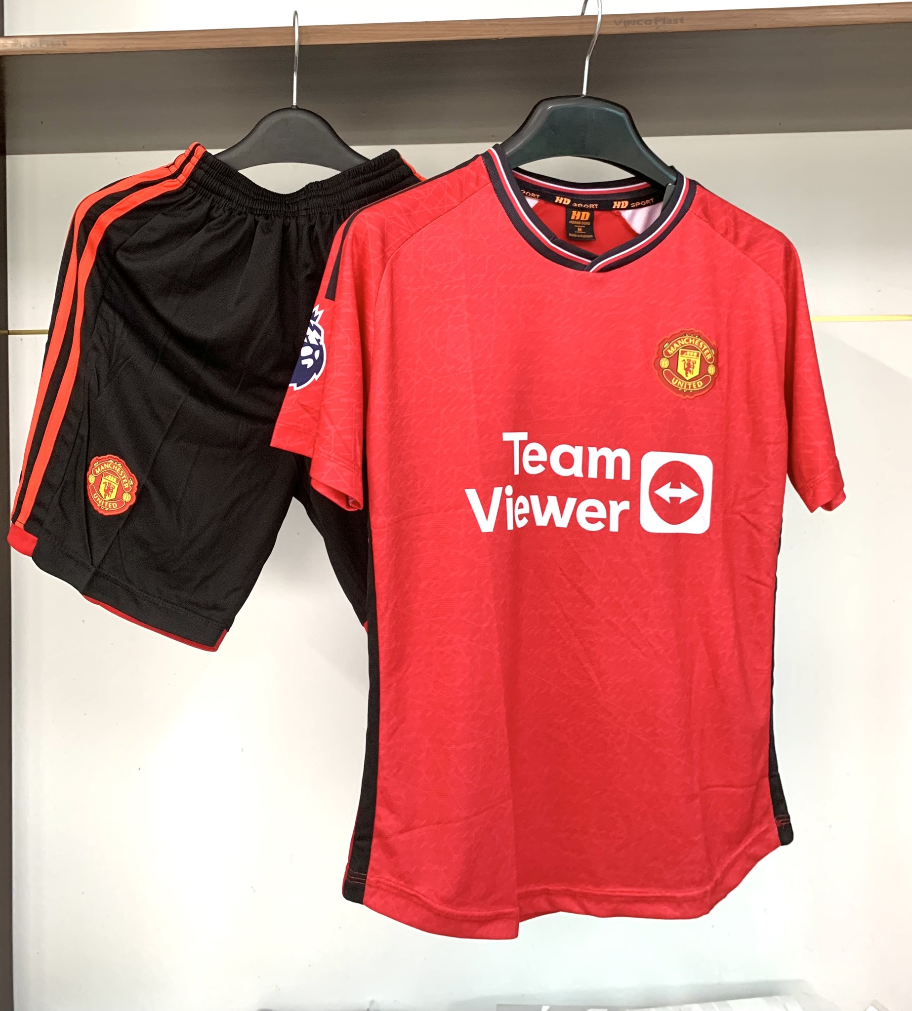 Manchester Utd club men's and women's soccer uniforms made of cool ...