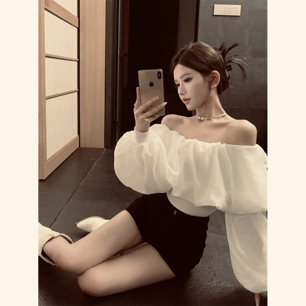 Off-the-shoulder blouse with puffy sleeves made of sponge chiffon, lady ...