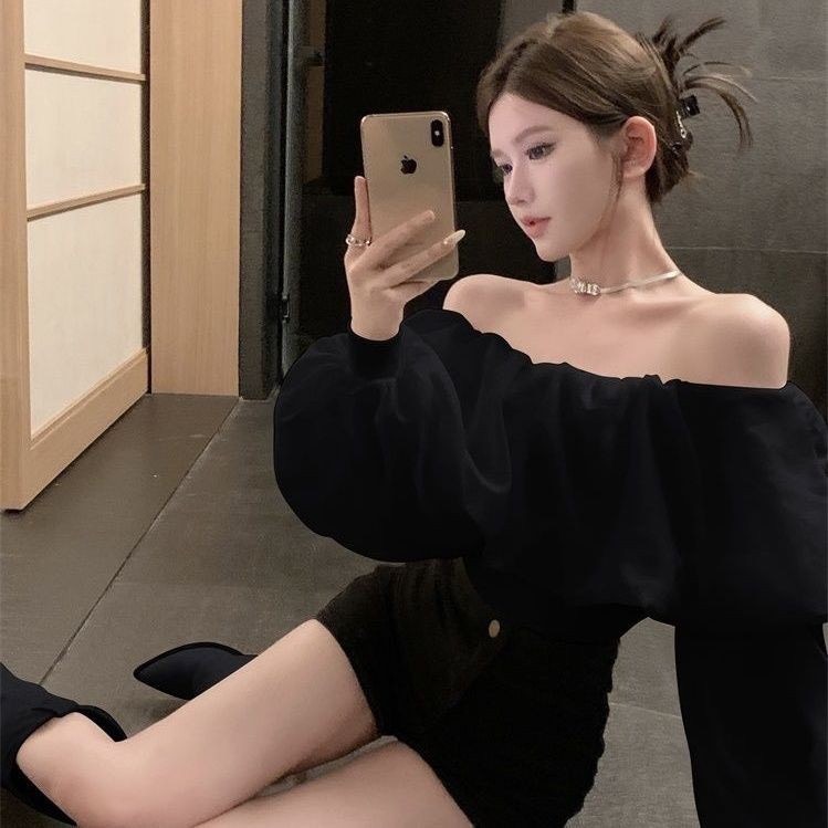 Off-the-shoulder blouse with puffy sleeves made of sponge chiffon, lady ...