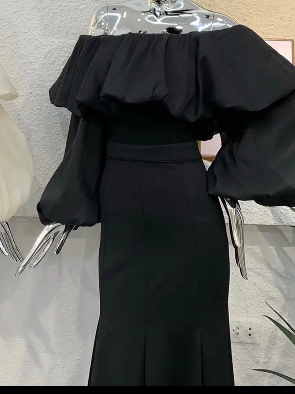 Off-the-shoulder blouse with puffy sleeves made of sponge chiffon, lady ...