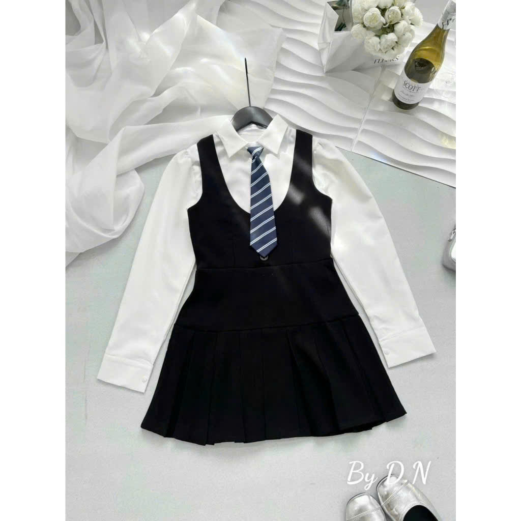White Shirt Set with Loose Cavat Mixed with Korean Style Pleated ...
