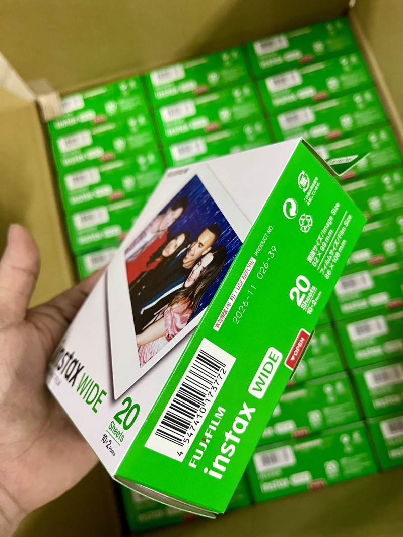 Instax Wide film box of 20 sheets dated 11/2026 for Instax Wide 100 ...