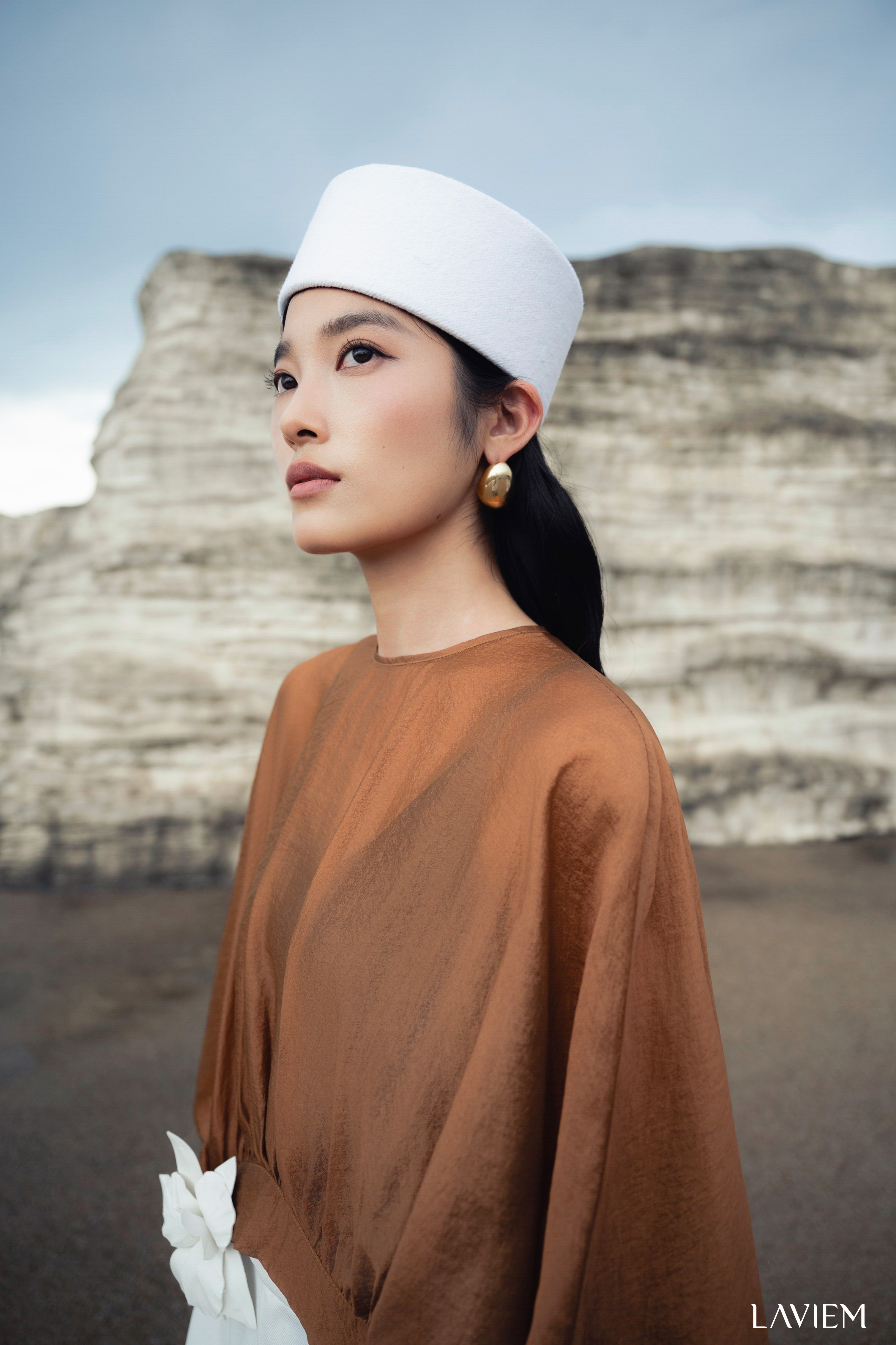 LAVIEM - Batwing Shirt combined with white shorts - Rissy Shirt & Naya ...