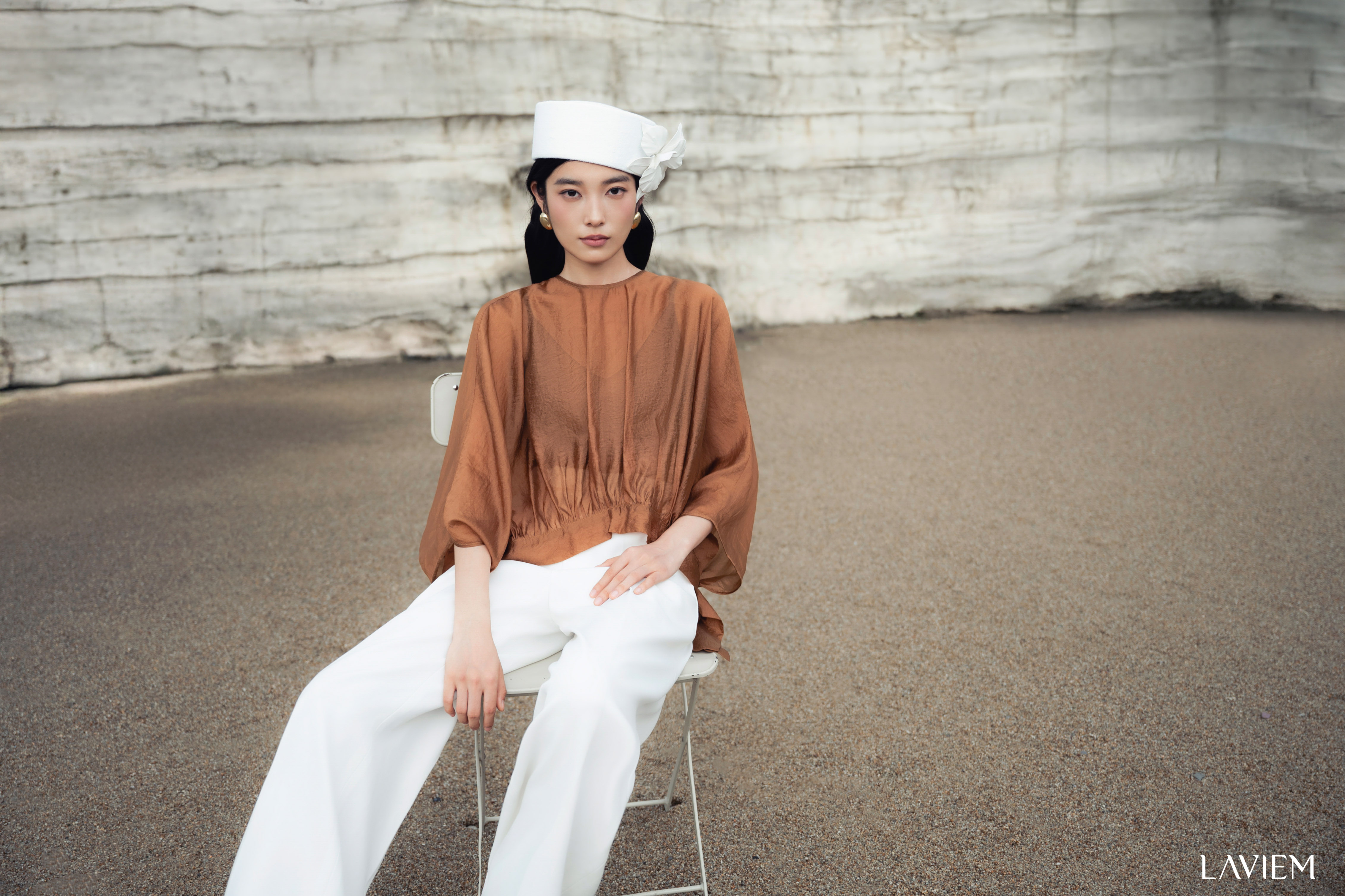 LAVIEM - Batwing Shirt combined with white shorts - Rissy Shirt & Naya ...